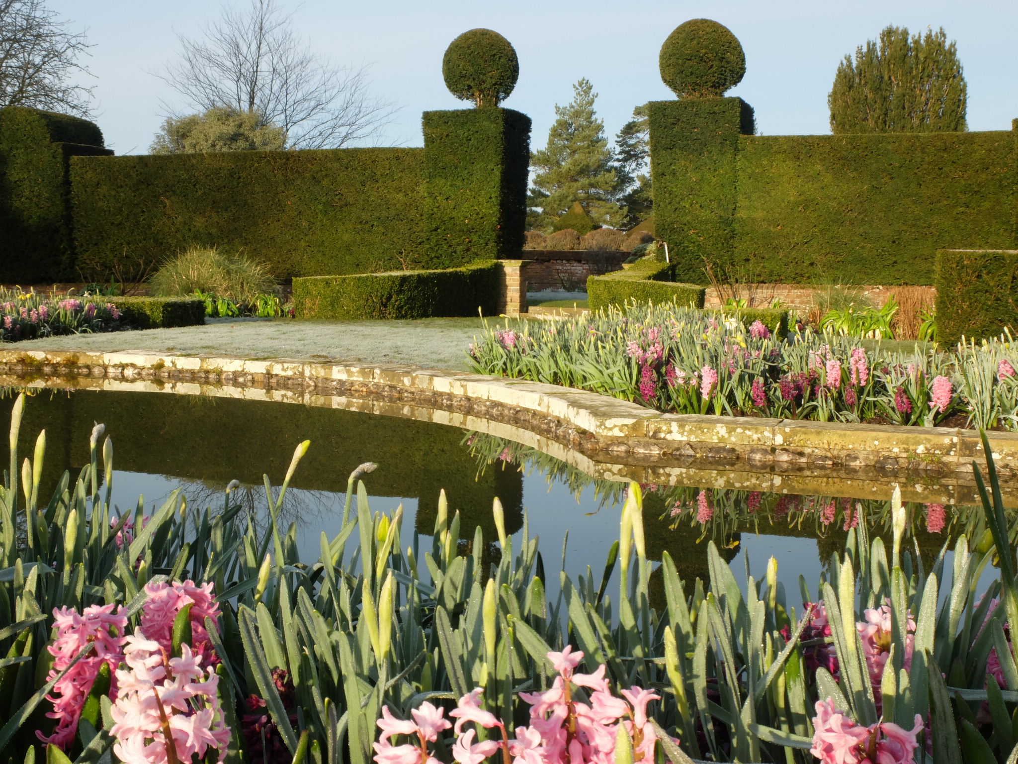 Doddington Place Gardens - » Spring at Doddington Place, Kent Faversham ...